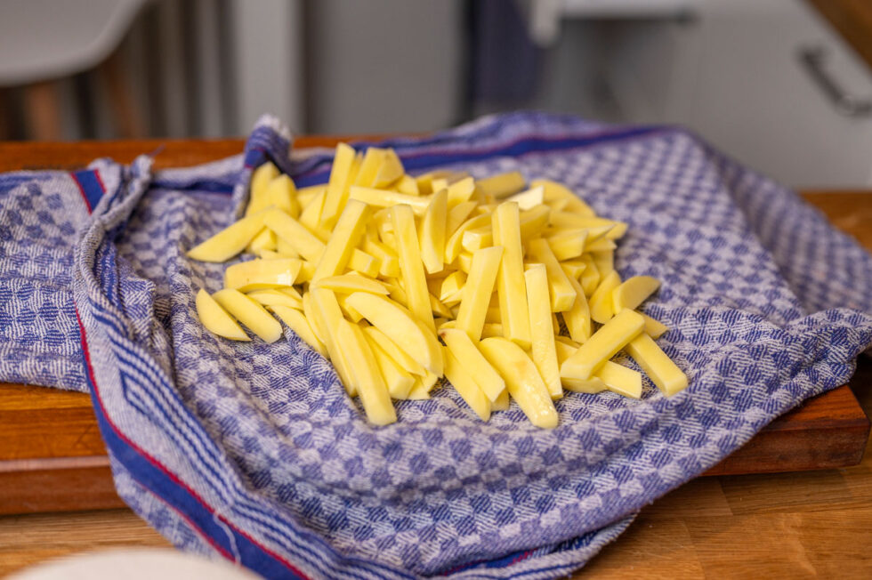 Knusprige Pommes aus der Heißluftfritteuse – Rezept